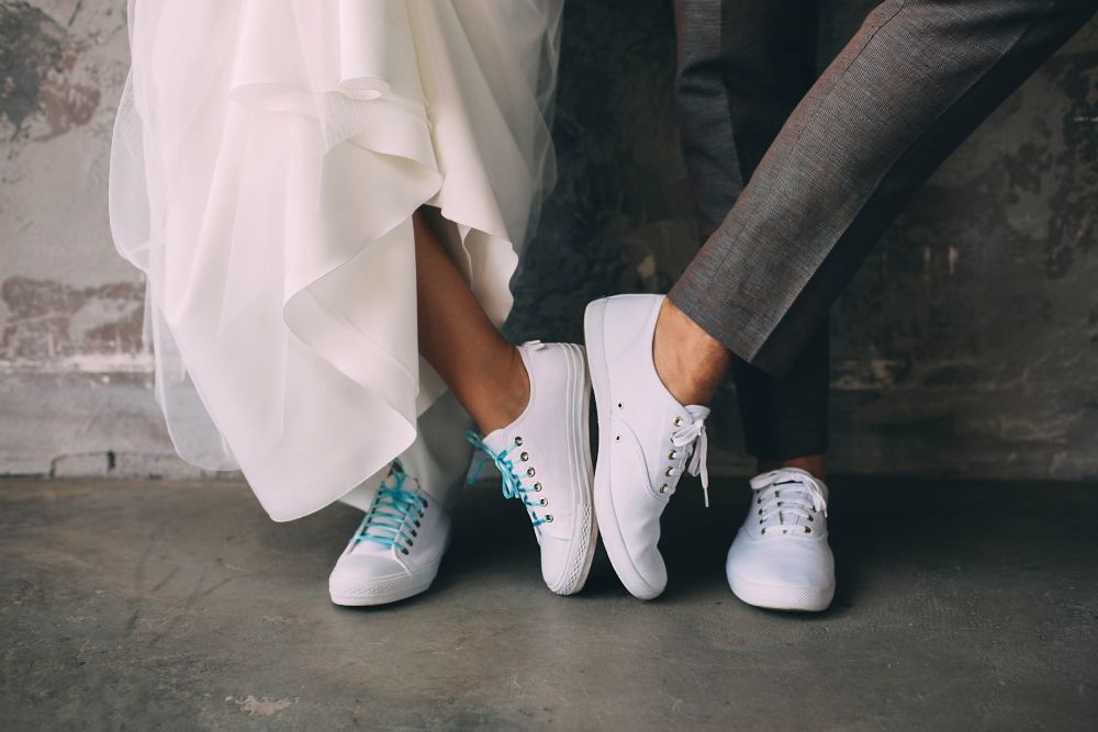 Los Mejores Outfits Formales con Tenis: Elegancia y Estilo